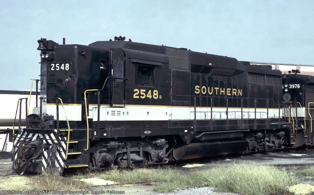 Southern Railway GP30 #2548